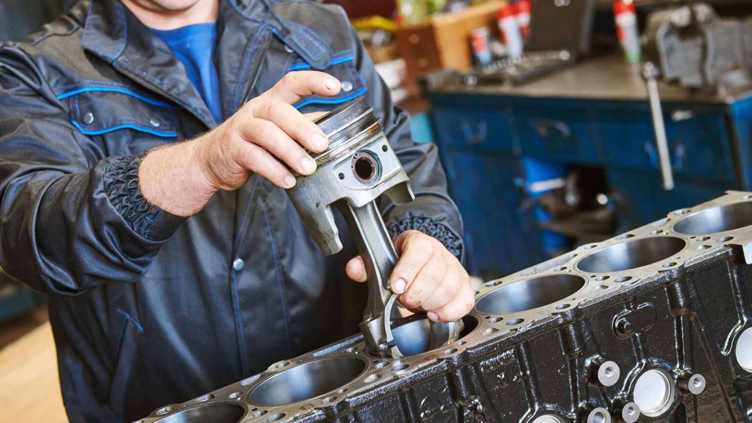 Heavy Diesel Mechanic Apprenticeship: How To Start - Mechanics in Australia